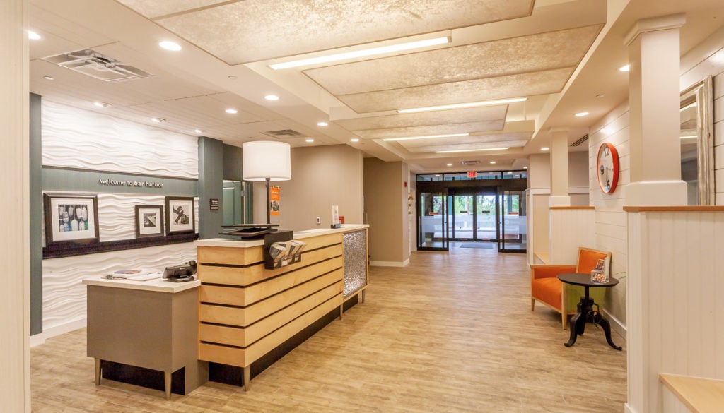 Hampton Inn Interiors - WBRC Inc.